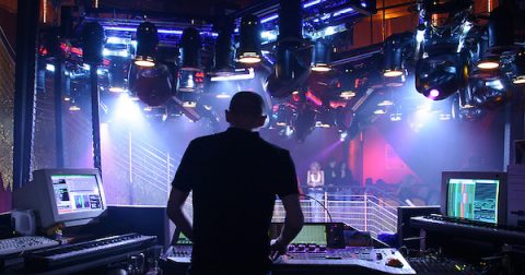 Le light Jockey, cet homme de l'ombre qui apporte la lumière